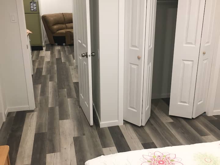 Comfortable 1 Bedroom  Basement. All Comfort Needs - Winnipeg