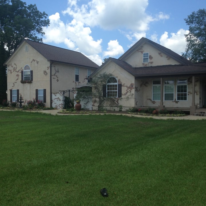 "Bella Vita" Private Apartment~ Centrally Located! - Alabama