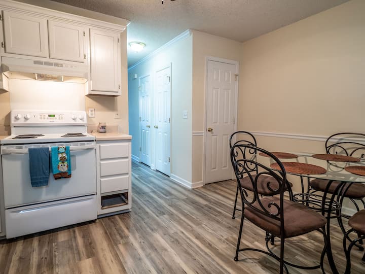 Cozy, Charming 2bd Townhome - Goose Creek, SC