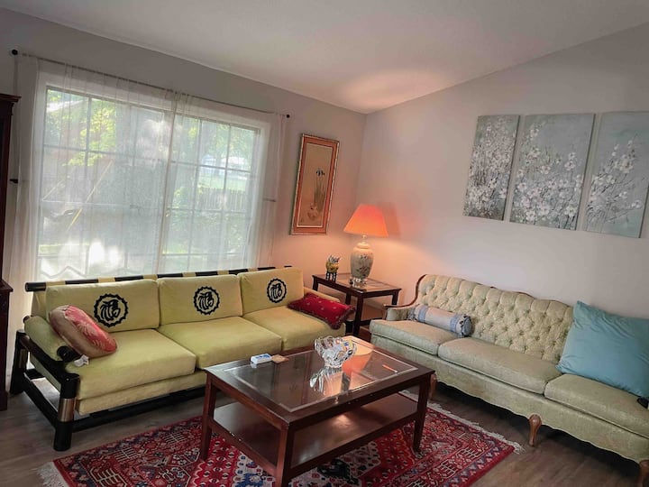 Cozy 3 Bedroom, 2 Bathroom In Overland Park - Overland Park, KS