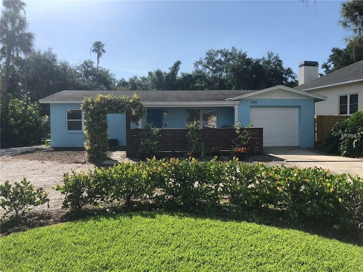 Private Room With A Shared Bathroom - Regata - St. Petersburg, FL