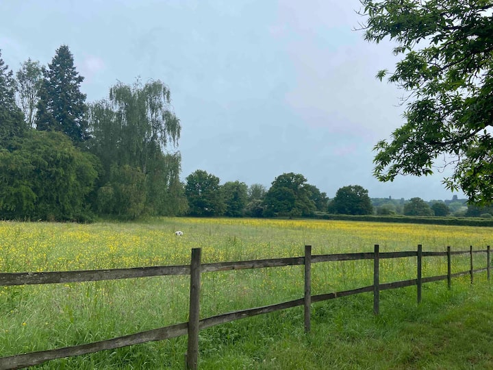 Idyllic Cottage Surrounded By Nature - 호셤