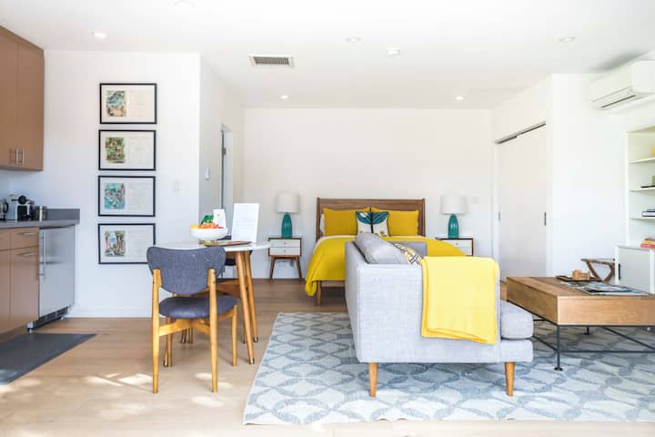 Unwind In A Designer-run Guesthouse In Santa Monica - Venice Beach, CA