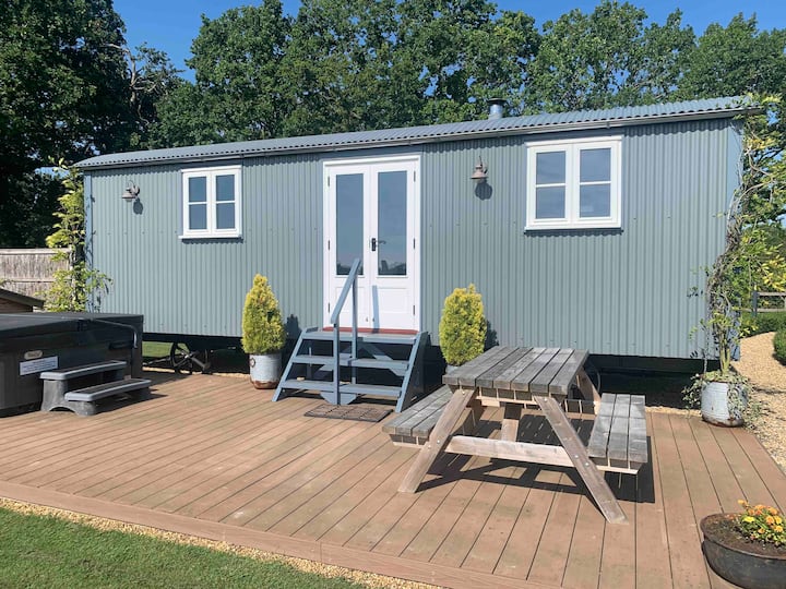 Farmhouse Hut & Hot Tub, Dog Friendly In Norfolk - Norfolk