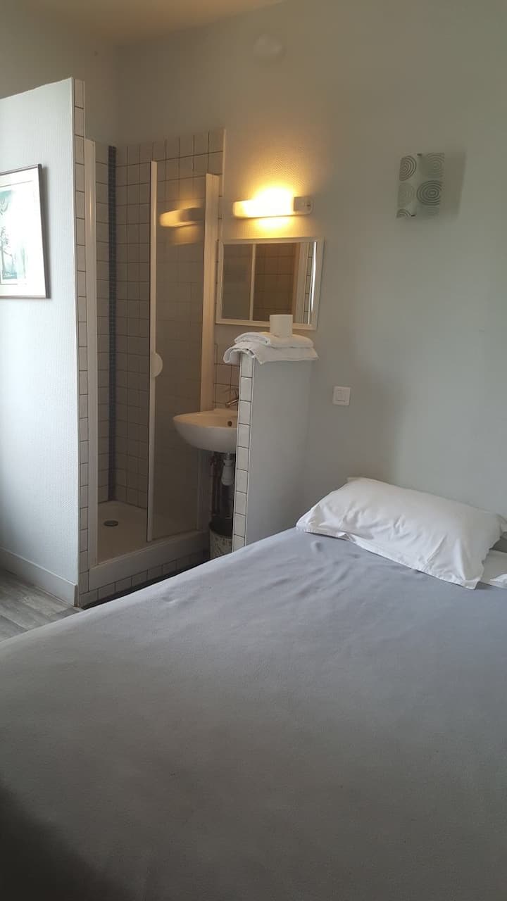 Chambre 19 Sur Rue Avec Douche - Paris