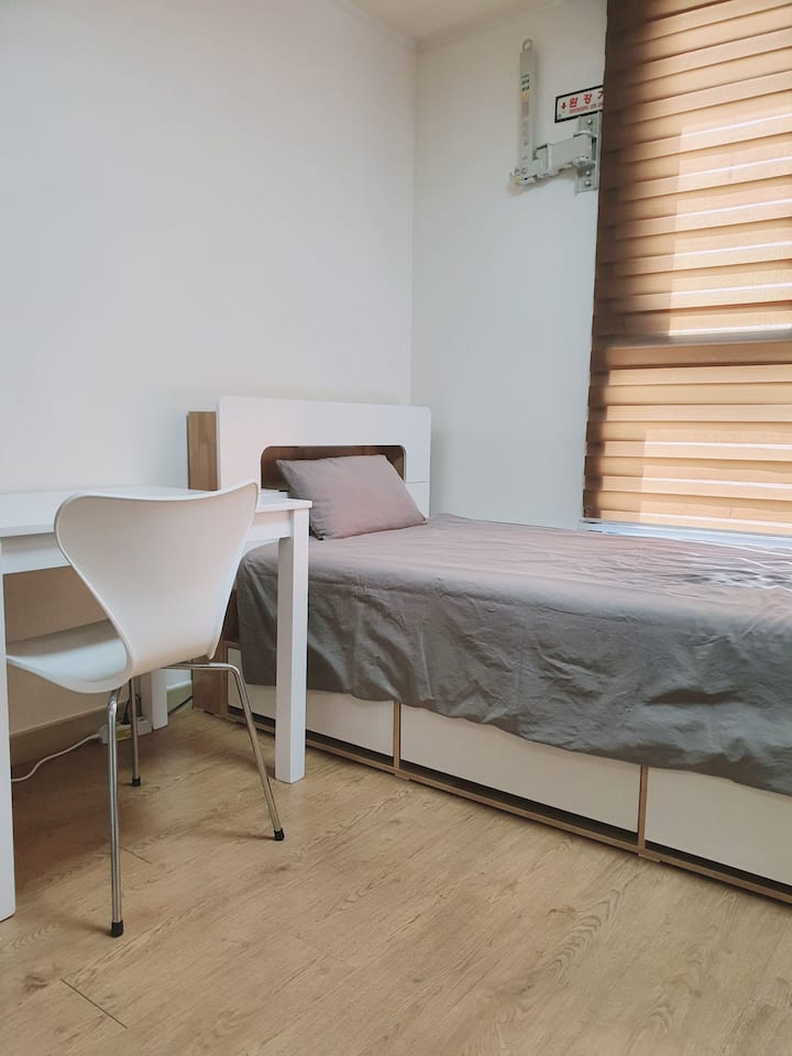 #정안#공항최단거리,간단 조리.세탁가능 1인전용 개인룸 3층 - Jeju