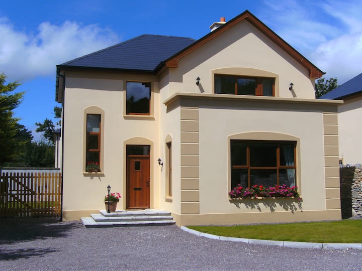 Elegant 3 Bed All Ensuite  5 Minutes Walk To Town. - Kenmare