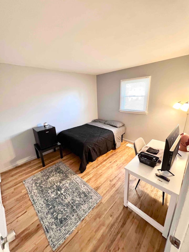 Best Value! Private Quiet Room - Columbus, IN
