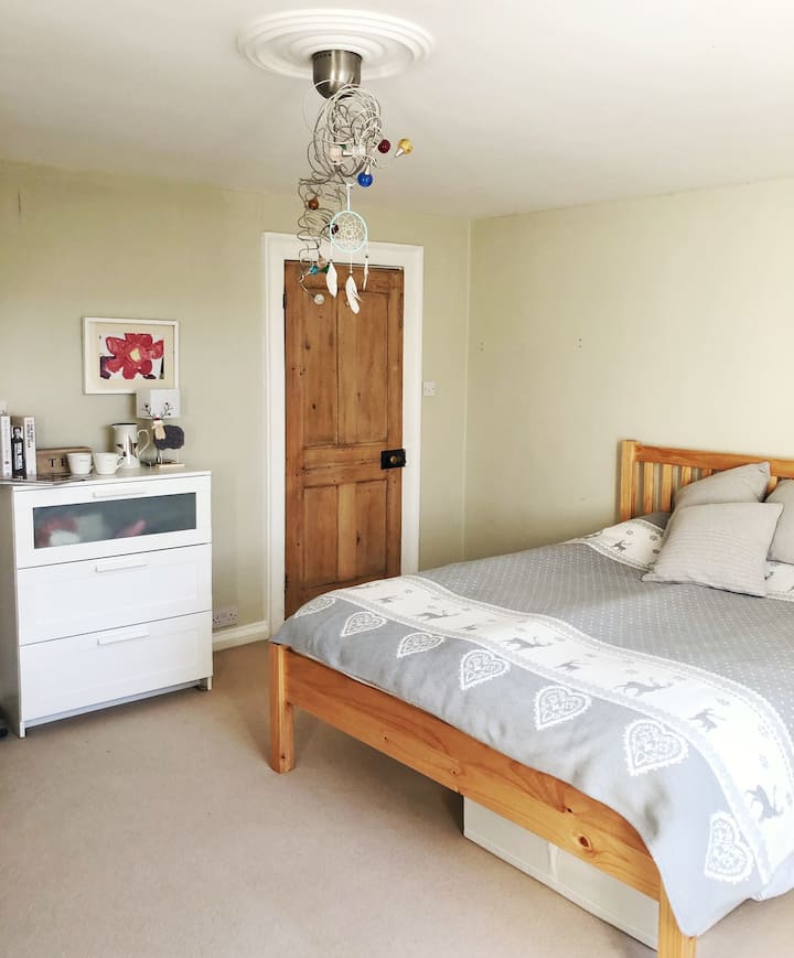 Private Double Bedroom, En-suite, Super Central - Windsor