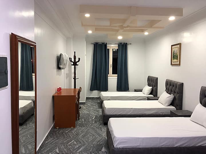 Notre éTablissement Vous Garantit Le Calme Absolu - Alger