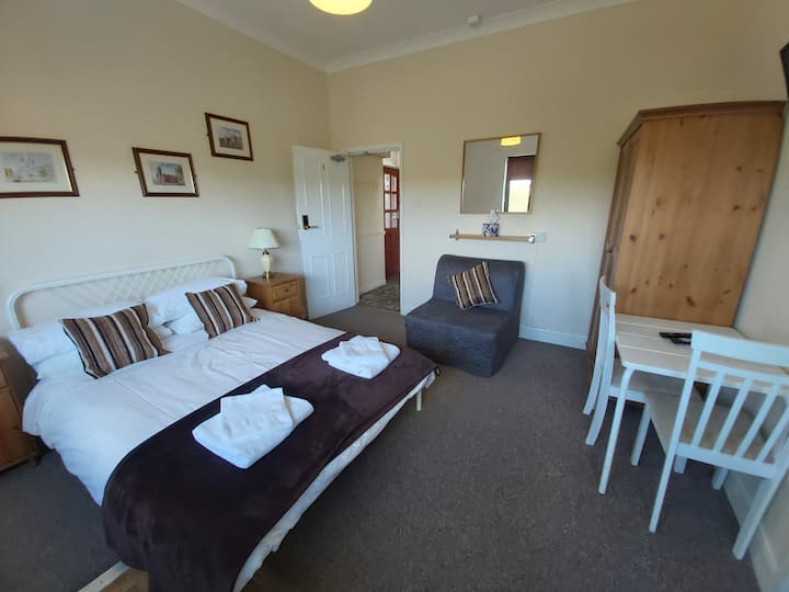 Sergeants Accommodation - Room 1 - Pontypridd