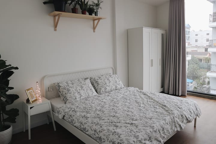 Bright & Spacious Basic Studio @ Russian Market - Phnom Penh