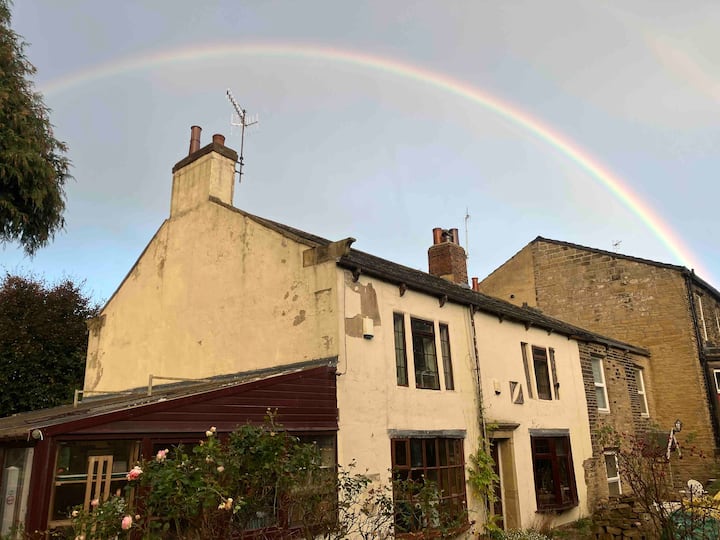 Top Floor Of Cottage Nr Woods/river/canal- Bikesok - Leeds Bradford Airport (LBA)