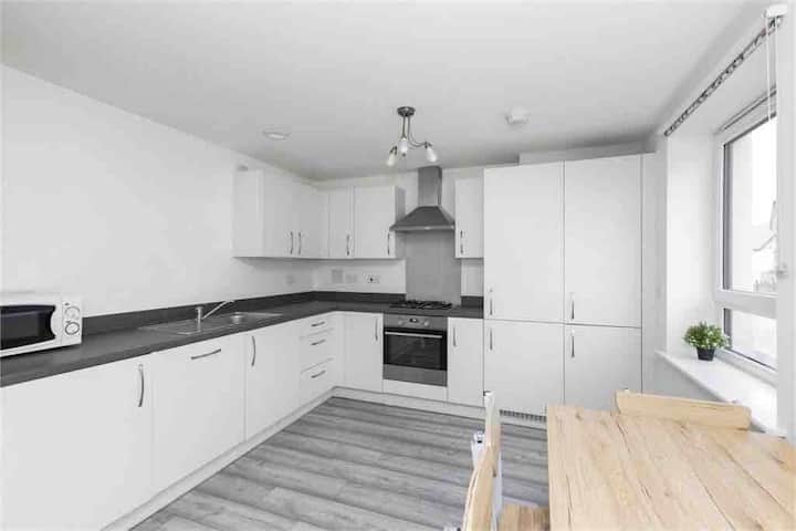 2 Bed Modern Property - Forth Bridge