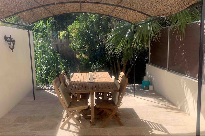 Superbe T2  En Rez-de-jardin Avec Parking Privée - La Ciotat