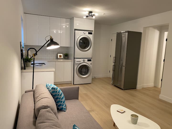 Modern, Spacious Main Street Guest Suite, 1 Br - Vancouver
