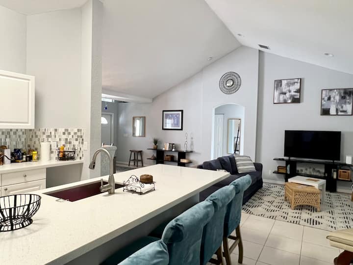 Delray Cheerful Vacation Home Close To The Beach - Delray Beach, FL