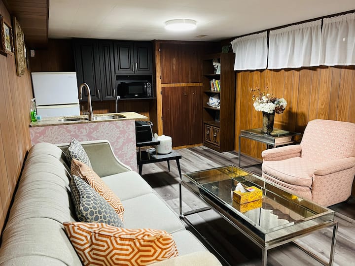 2-bedroom Basement Apartment With Free Parking - Markham
