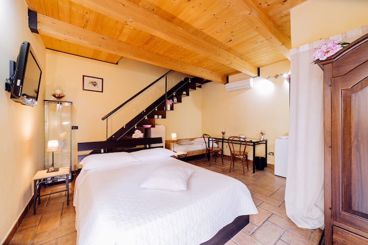 Private Triple Room - Pompei