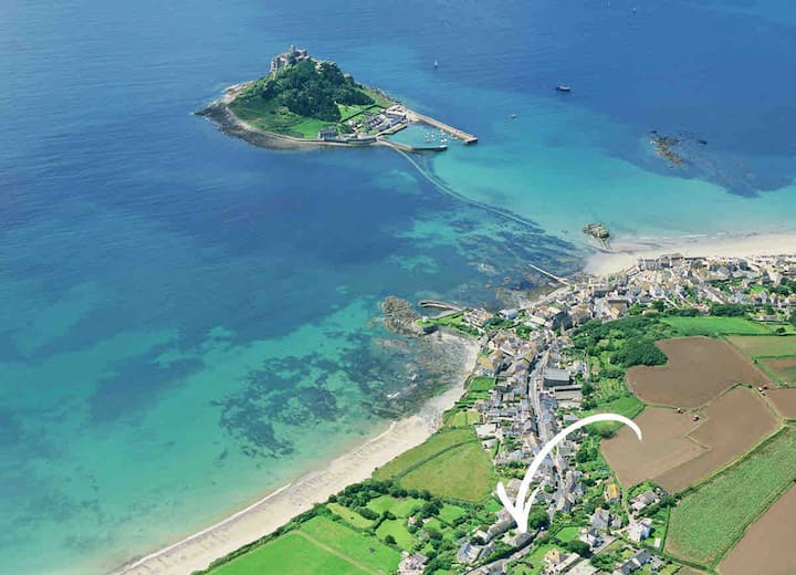 Stylish Stableyard, Parking & Sea Views - Marazion