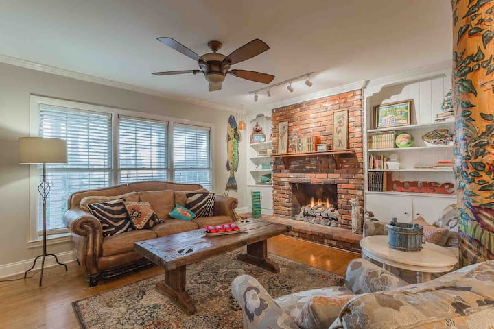 Creekside Oasis- Waterfront Hot Tub, Dock, Bikes - Tybee Island, GA