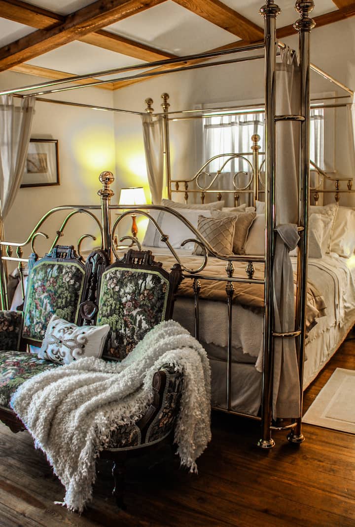 Ava Haus Suite See Our Other 4 Listings! - Fredericksburg, TX