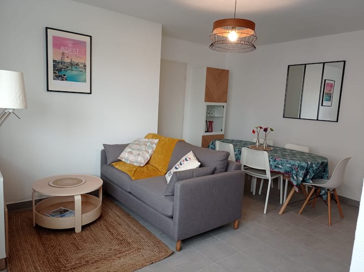 Hypercentre : T2 Récent Avec Garage Sécurisé - Brest