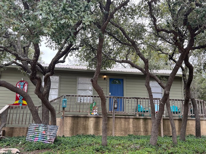 Axis Oaks Retreat - Sonora, TX