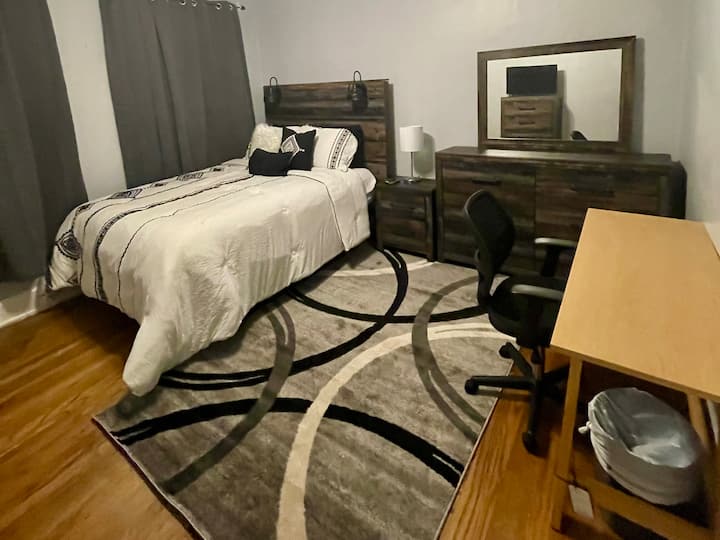 Welcoming Restful Private Room In Birmingham! - Birmingham, AL