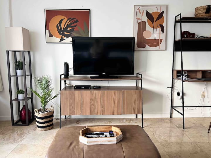Beachfront Ilikai Modern Condo - Honolulu