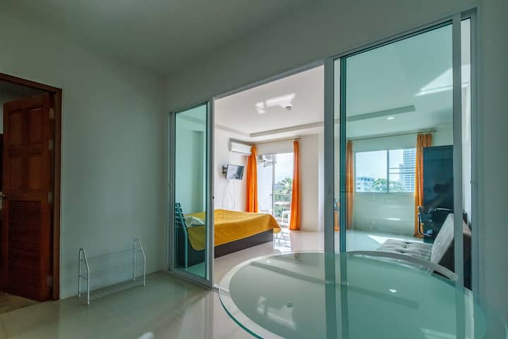 Studio Apartment In Beach 7 Condo - Pattaya City