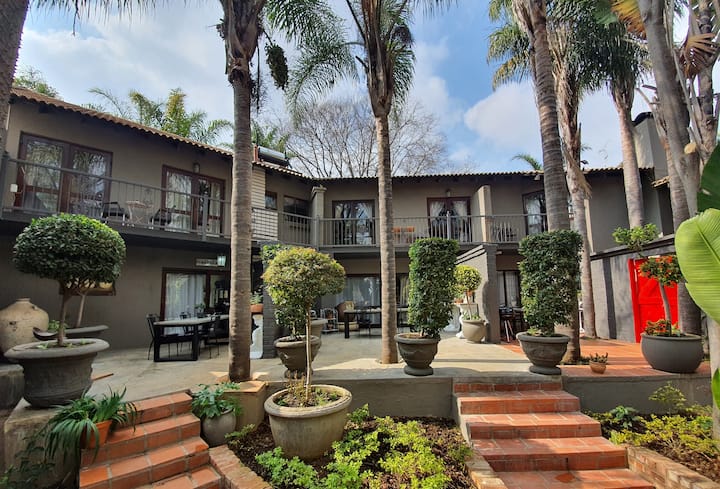 Upmarket Self-catering Units In Waterkloof Ridge - Pretoria