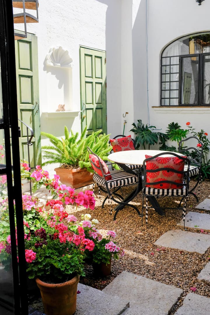 Chic House On A Quiet Centro Historico Street - San Miguel de Allende