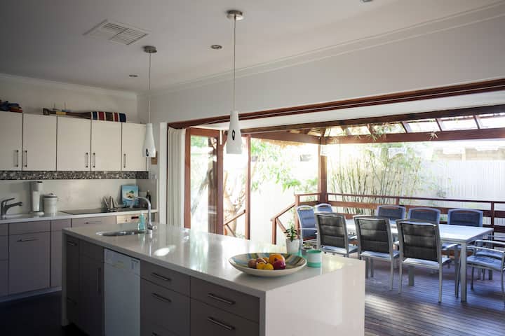 The Fremantle House~ Long Term, Aircon, Netflix - Western Australia