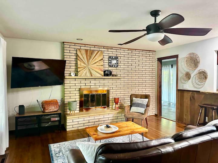 Cozy & Stylish Hillsboro Home - Hillsboro, OR