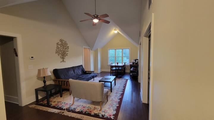 Steps To Uva- New & Clean - Charlottesville, VA