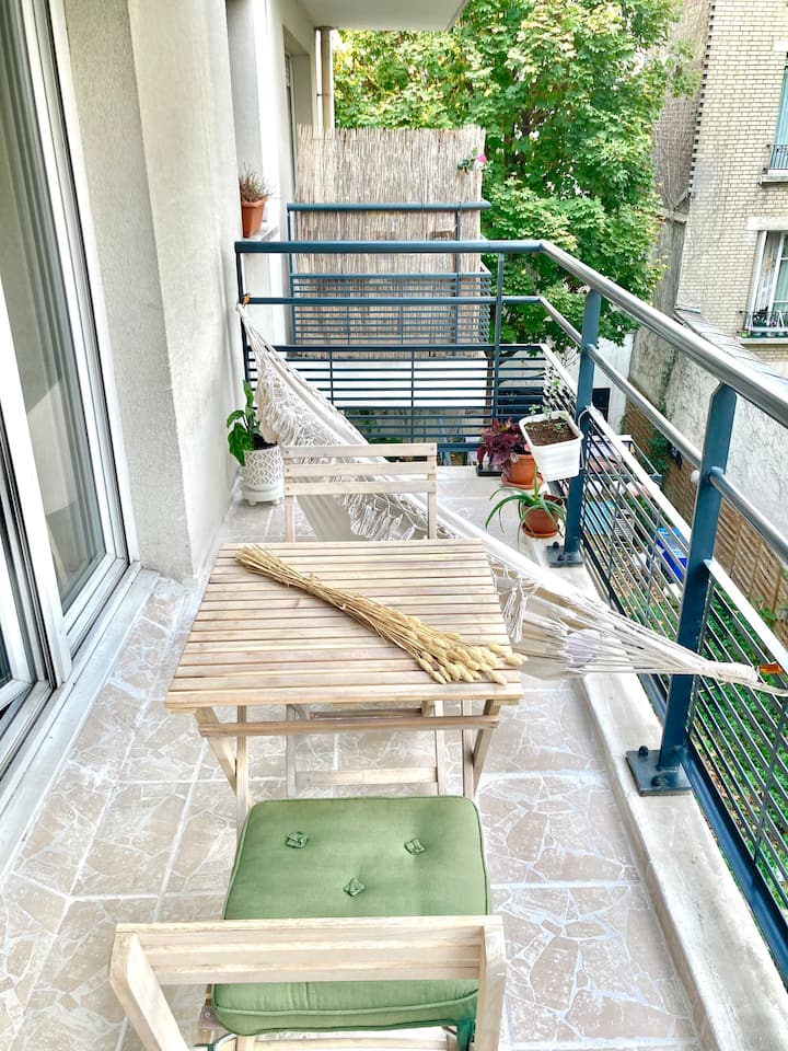 Appartement Entier Avec Balcon Sur Cour à Paris - Quartier de Belleville