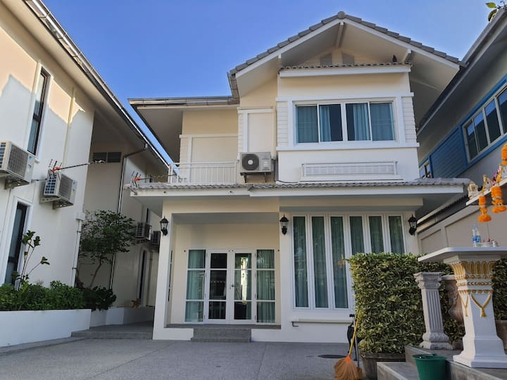Single-detached House In Middle Of Hua Hin City - Hua Hin