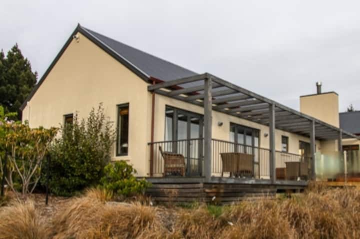 Alpine Peaks Apartment-a Compact  2 Bed Apartment - Wanaka