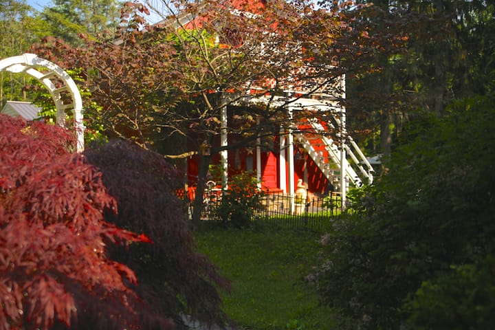 Charming Romantic Barn On Waterfall Estate Farm - Stokes State Forest, Branchville