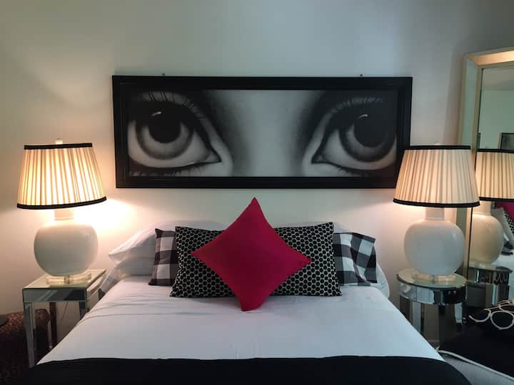 Signature Petite Suite In Sunny La - Los Angeles, CA