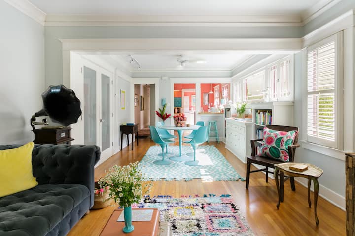 Stroll Abbot Kinney From Charming Vintage House - Los Angeles, CA