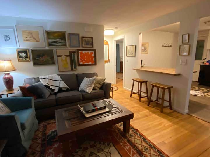 Lovely 2 Bedroom Condo In Yarmouth Village - Yarmouth, ME