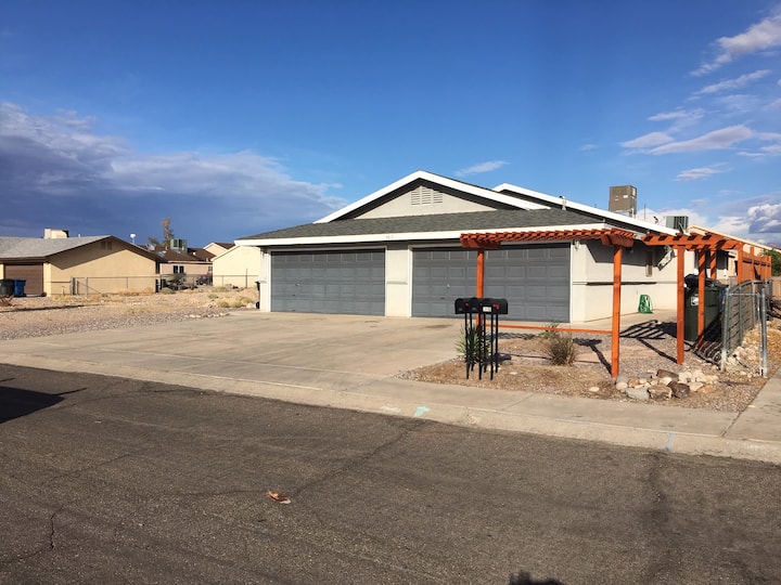 Duplex, 2 Bed, 2 Bath, 2 Car Garage, Quiet Area - Laughlin, NV