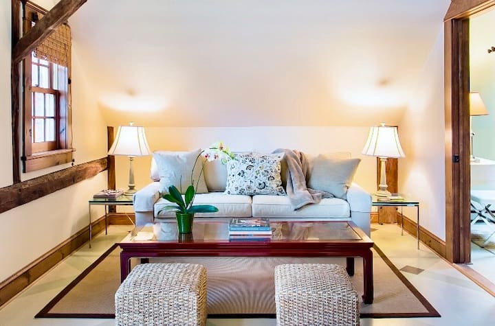 Rustic And Elegant Converted Barn - Rhinebeck, NY