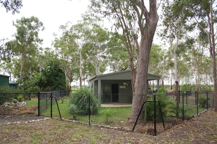 Country Quietness ..  Dog Friendly - Palmerston City