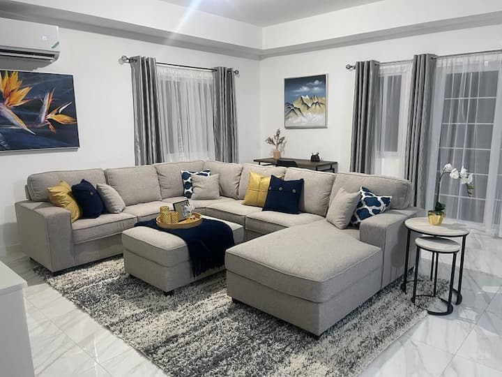 Entire Stylish Apartment At Lavue - Kingston