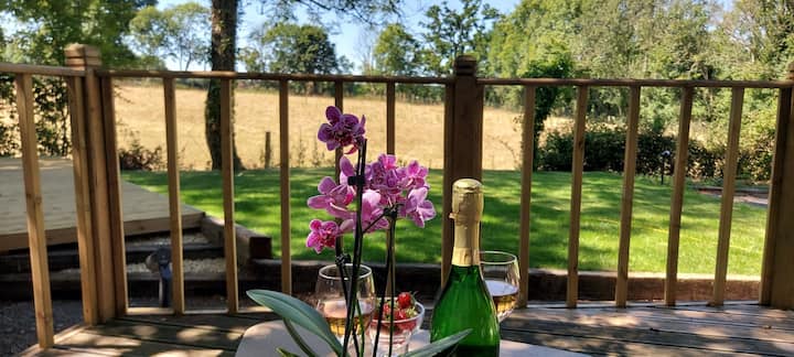Cosy Shepherd's Hut, Meadow Views - Self Contained - Dorset