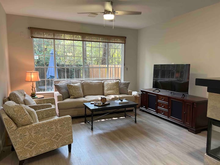 Escape To Luxury In The Woodlands & Enjoy - The Woodlands, TX