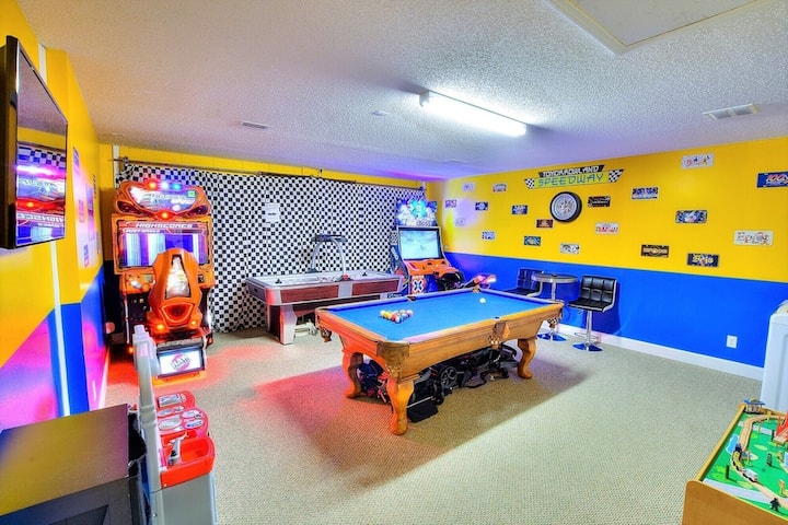 Funtastic Getaway - Amazing Game Room with A/C! - Villas for Rent in ...